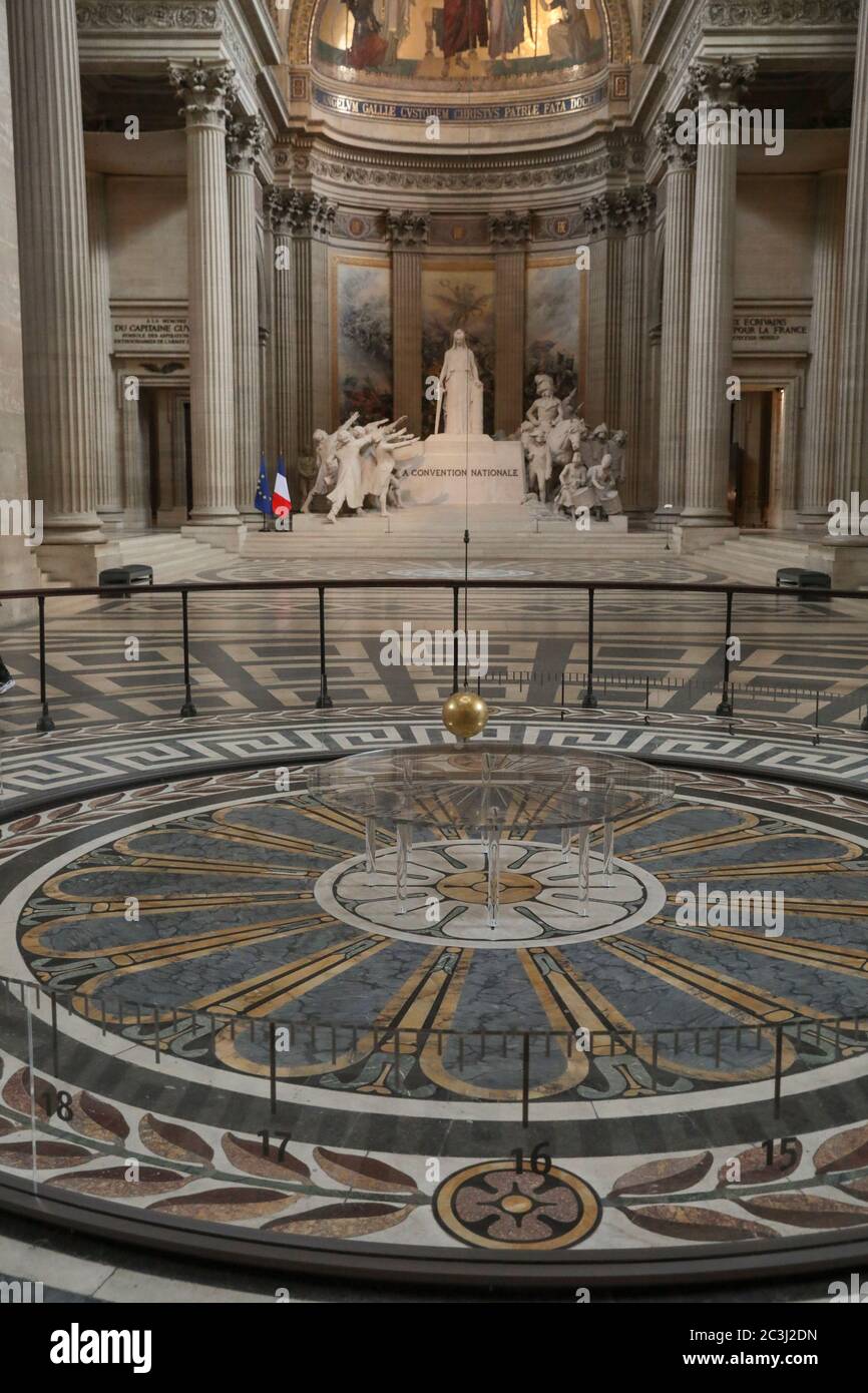 Foucault pendulum paris pantheon hi-res stock photography and images ...