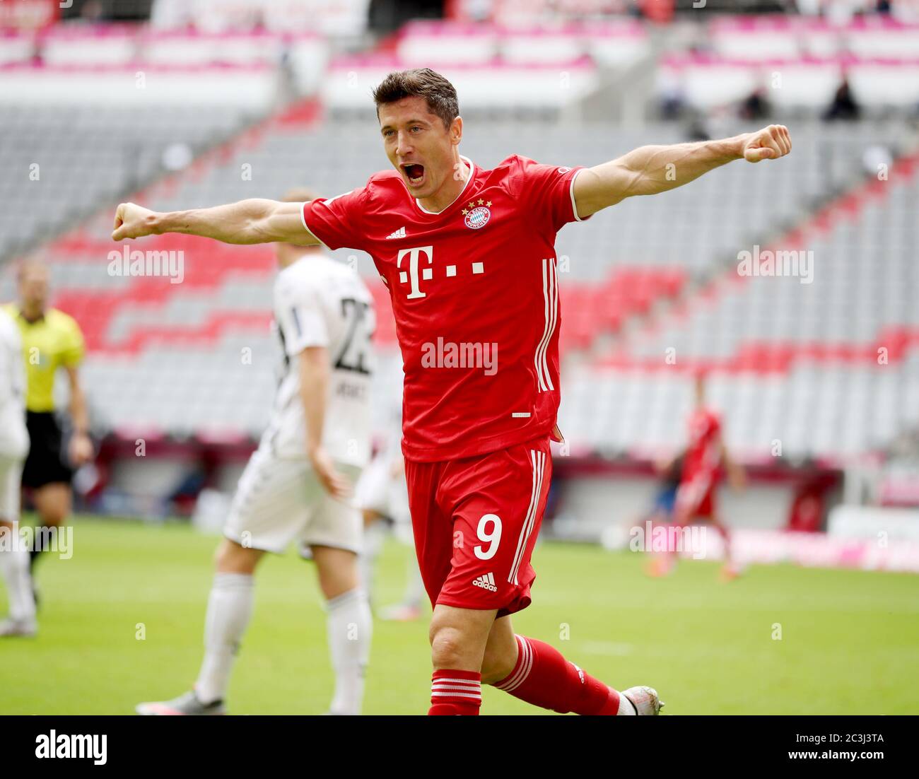 Goal celebration robert lewandowski fc bayern munich hi-res stock ...