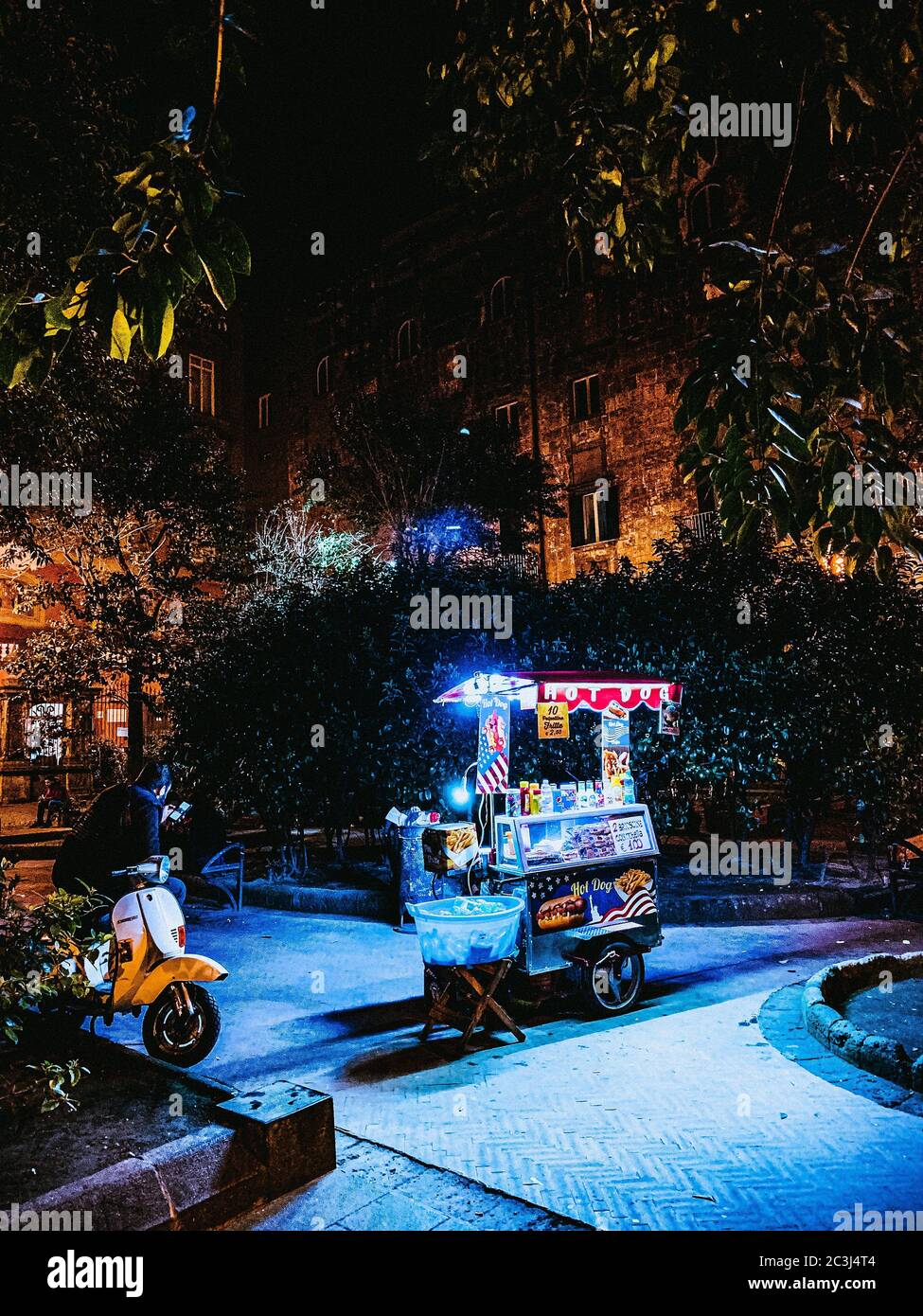 Hot dog cart night hi-res stock photography and images - Alamy