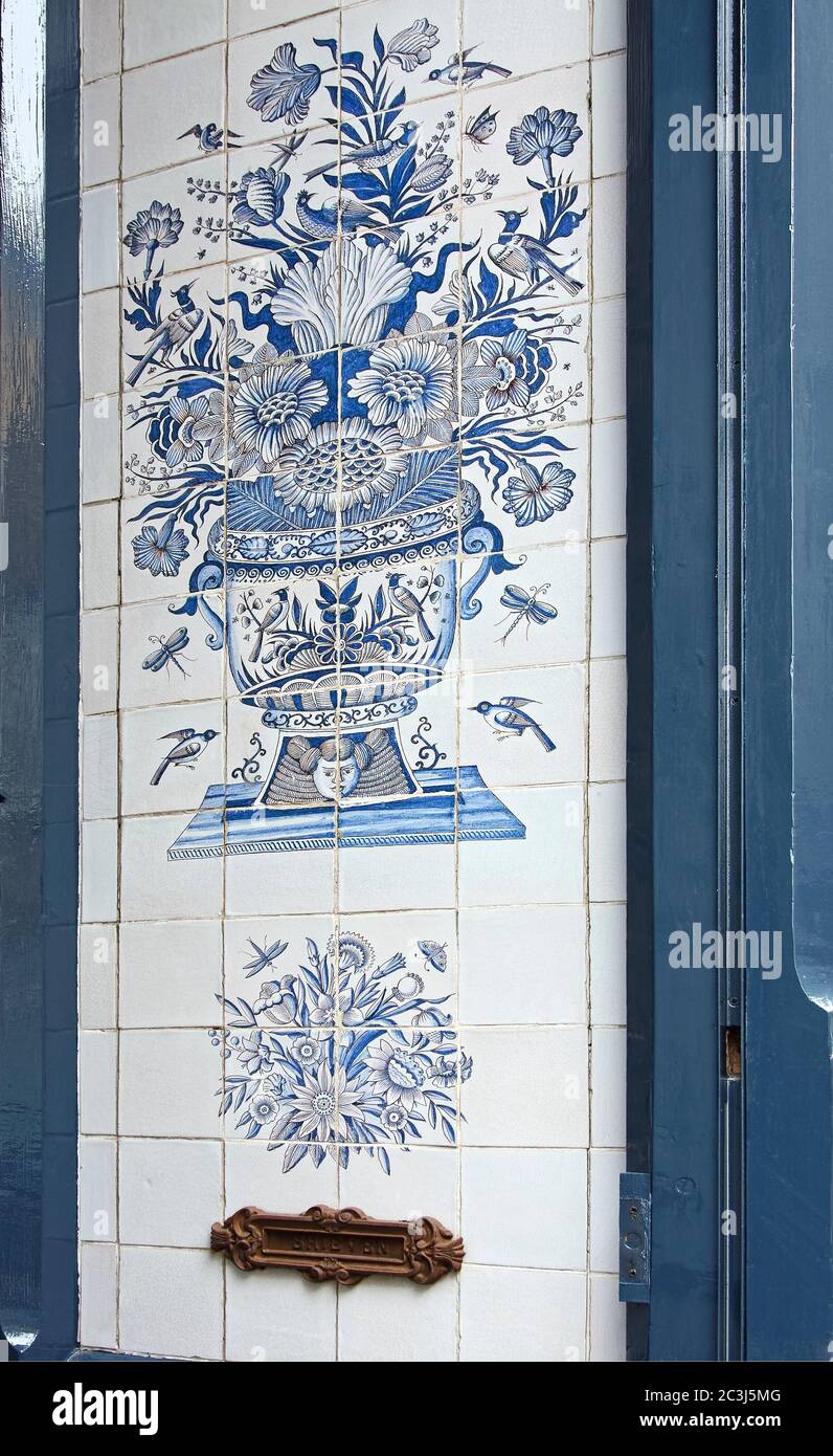 Tile panel hi-res stock photography and images - Alamy