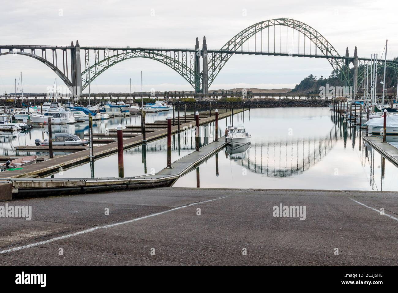Arch bridge in Newport, Oregon Yaquina Bay Stock Photo - Alamy