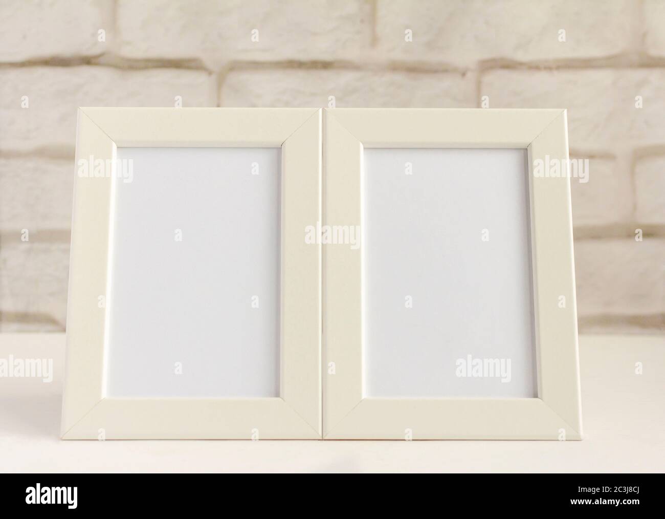Picture frames shelf hi-res stock photography and images - Alamy