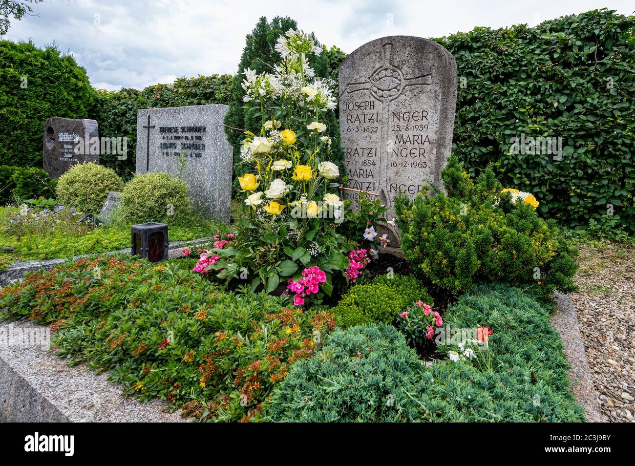 Regensburg, Germany. 20th June, 2020. Flowers can be seen at the grave ...