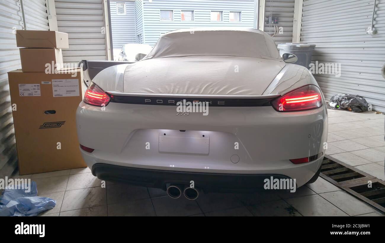 Porsche 718 cayman spyder hi-res stock photography and images - Alamy