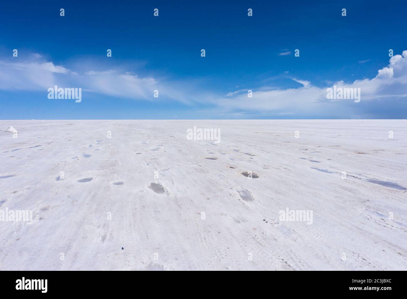 Fantastic horizon over the lake Salar de Uyuni, Bolivia, South America ...