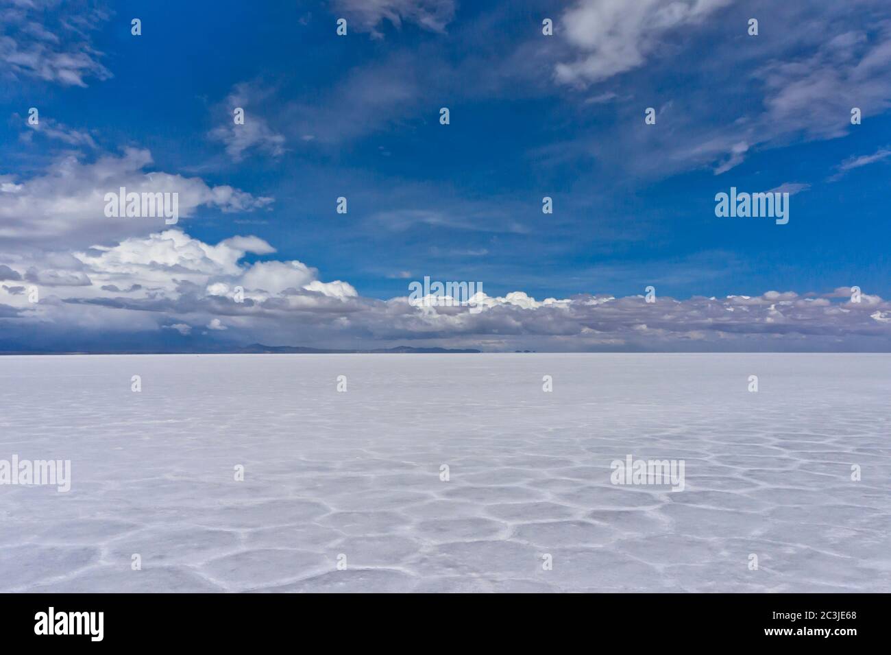 Fantastic horizon over the lake Salar de Uyuni, Bolivia, South America ...