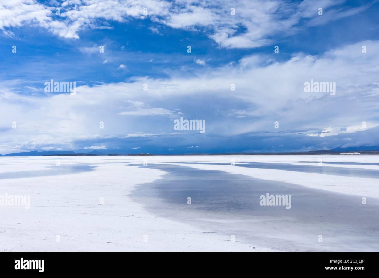 Fantastic horizon over the lake Salar de Uyuni, Bolivia, South America ...