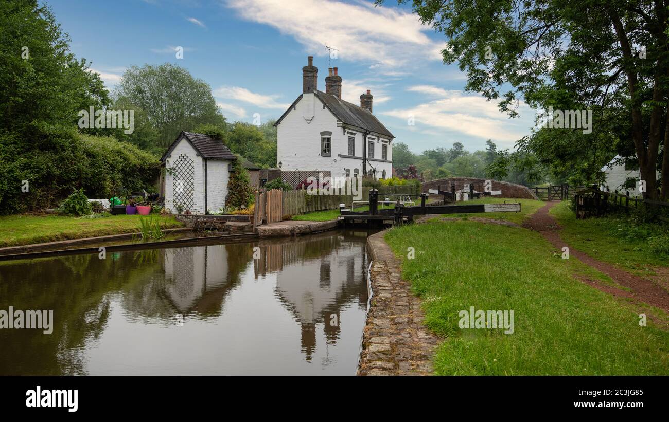 Lock keepers cottage lock hi-res stock photography and images - Alamy
