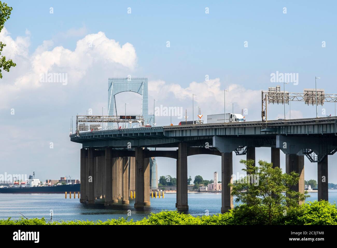 Throgs neck bridge hi-res stock photography and images - Alamy