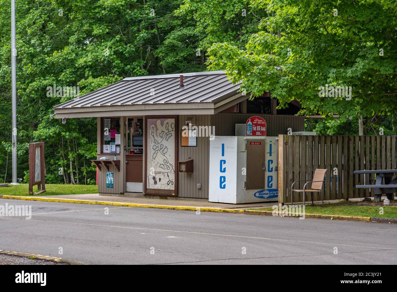 Entrance booth for National Forest recreational area Stock Photo - Alamy