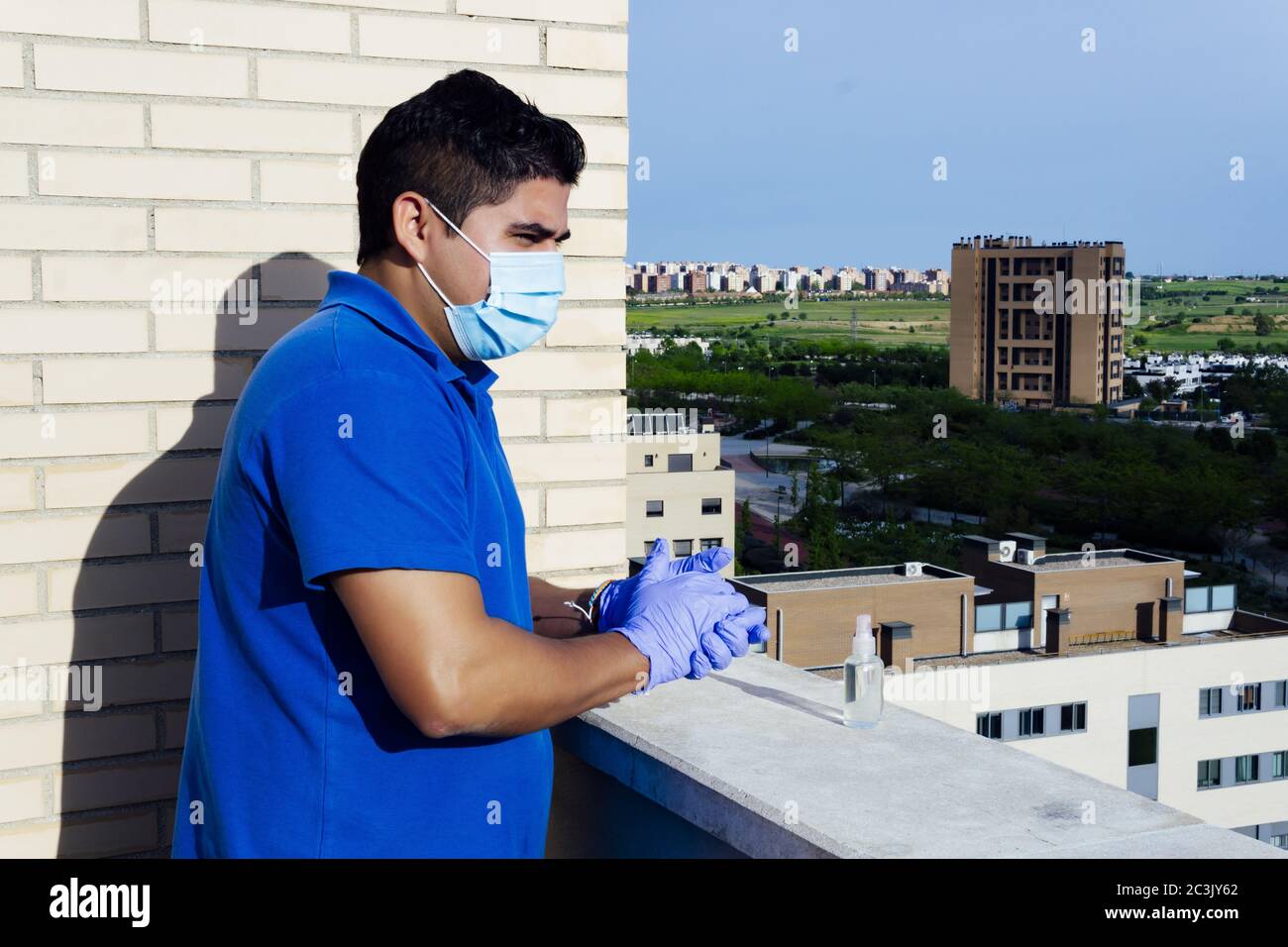 Quarantined person hi-res stock photography and images - Alamy