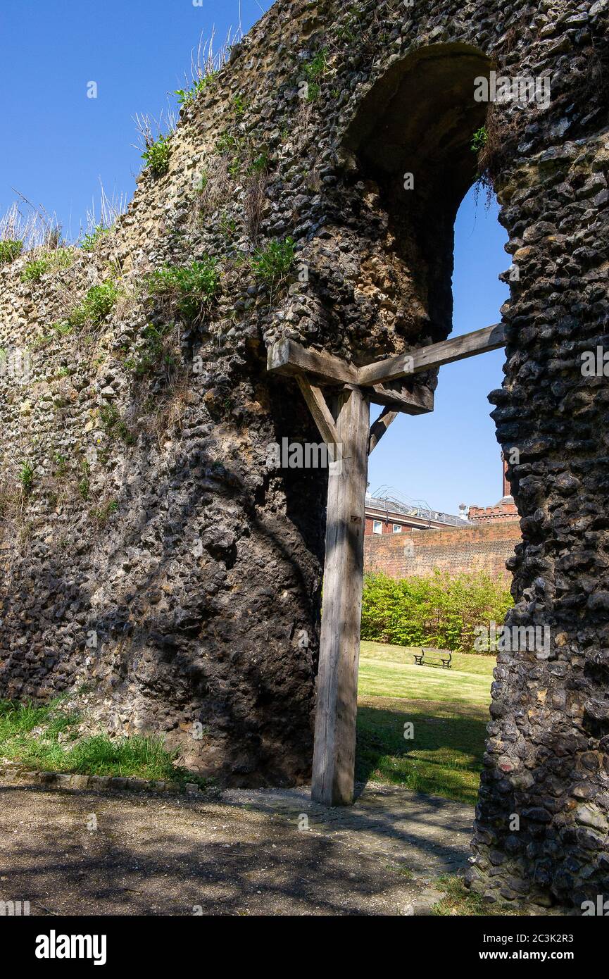 Reading, Berkshire, UK. 23rd April, 2015. The Abbey Ruins in Reading ...
