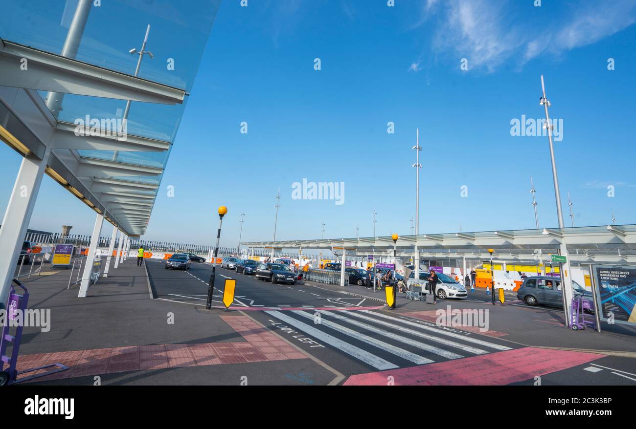 Airport Pick Up Drop Off High Resolution Stock Photography and Images ...