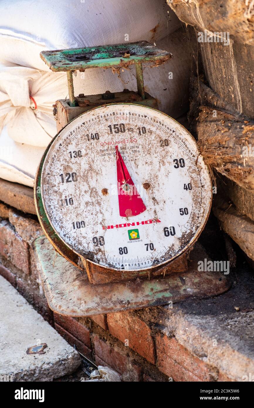 Weighing scales for fish hi-res stock photography and images - Alamy