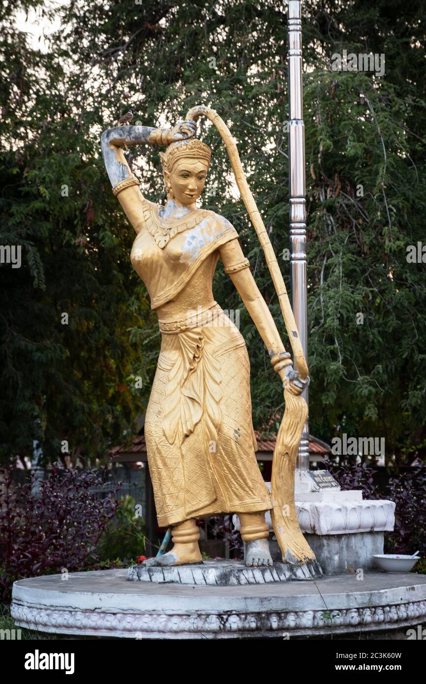 Gold statue woman hi-res stock photography and images - Alamy