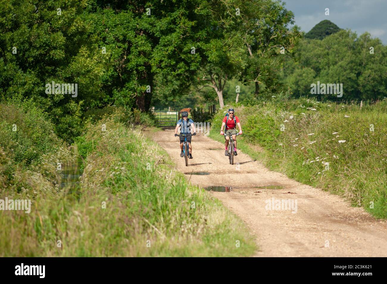 Riding bikes off road hi-res stock photography and images - Alamy