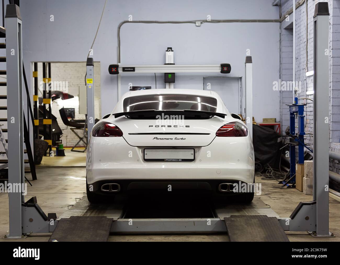 Alignment stand hi-res stock photography and images - Alamy