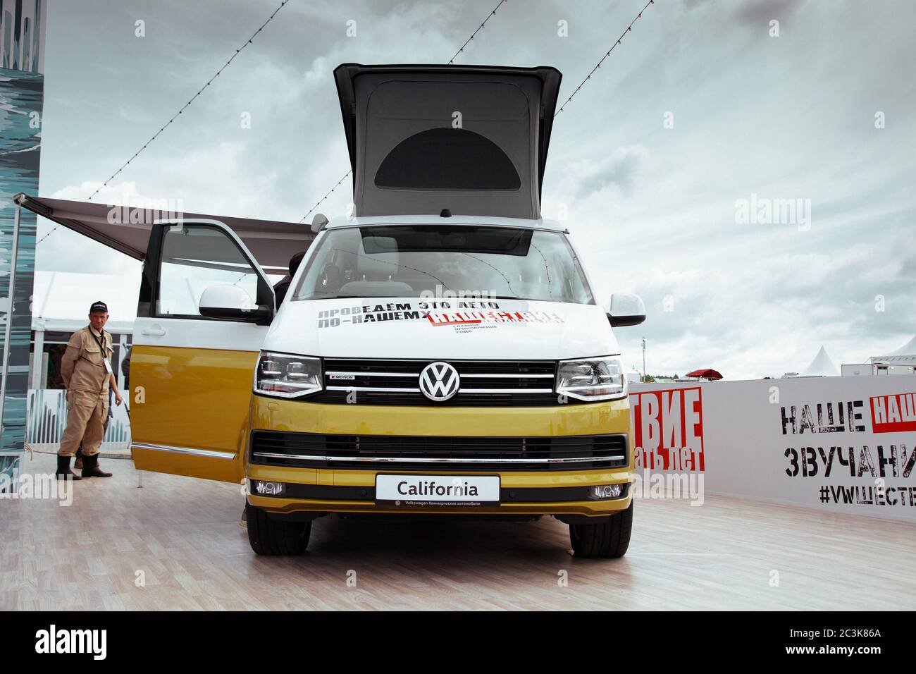 Front view of vw transporter hi-res stock photography and images - Alamy