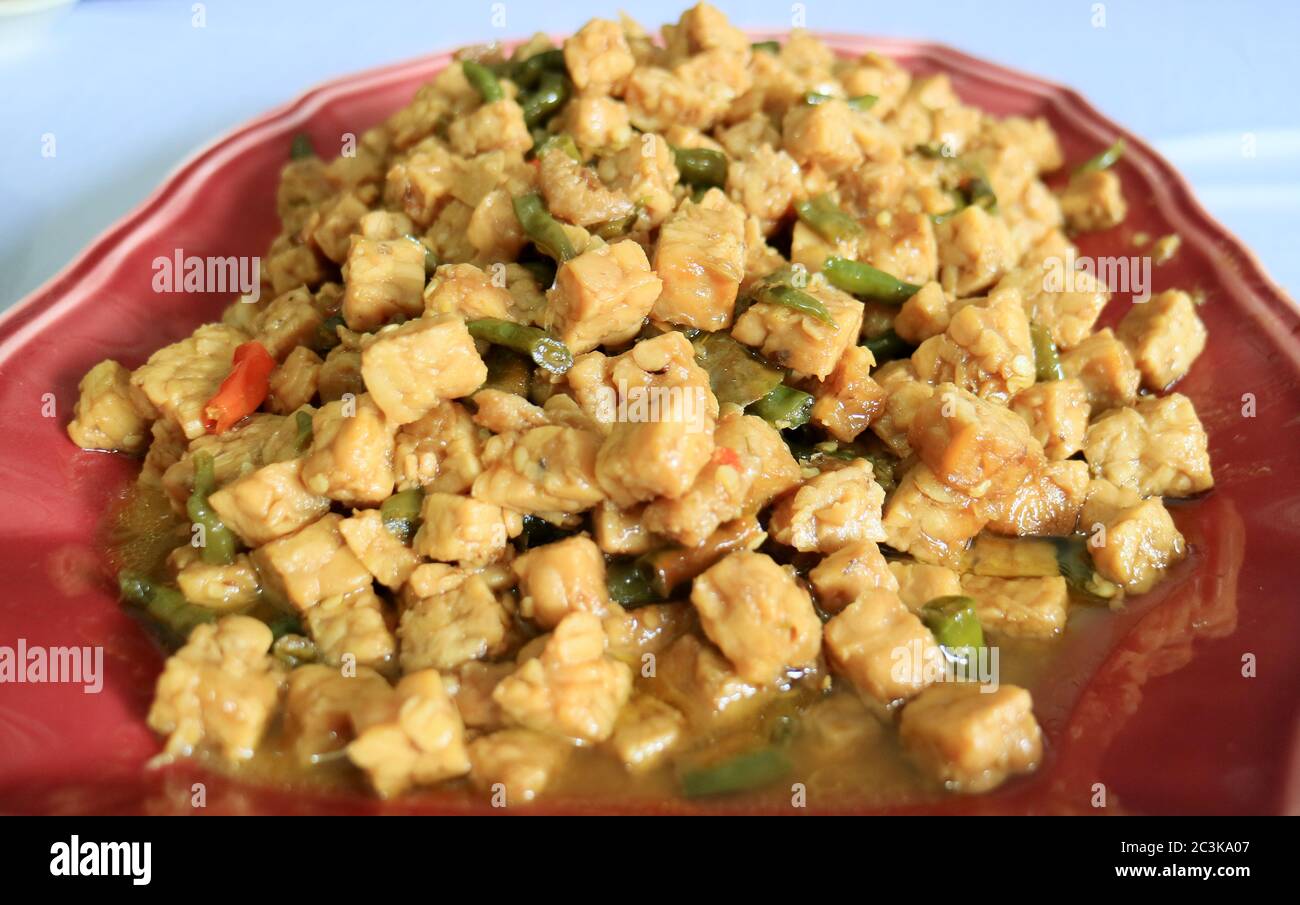 Oseng tempe. Traditional Indonesian food Stock Photo - Alamy