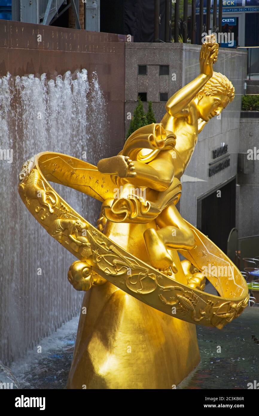 Prometheus Statue in Rockefeller Center, Midtown Manhattan, New York ...