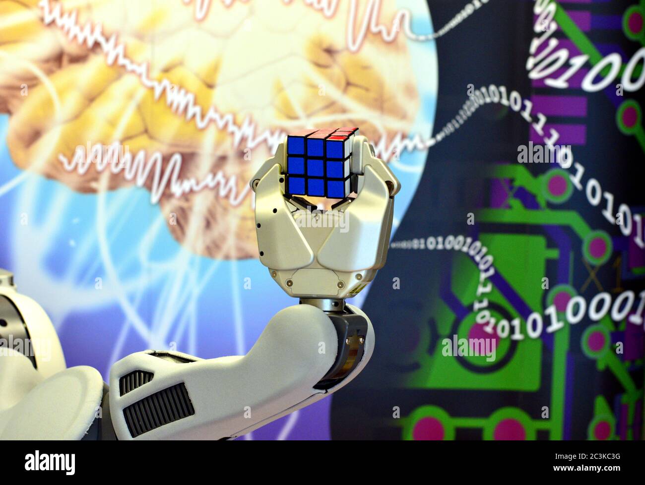 Robot brain hi-res stock photography and images - Alamy