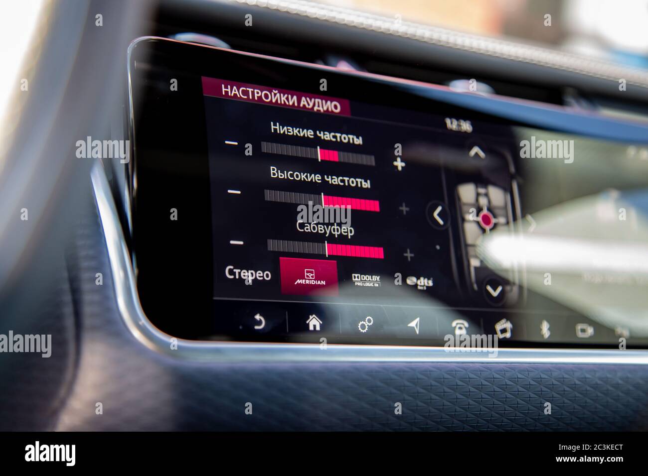 Monitor range rover hi-res stock photography and images - Alamy