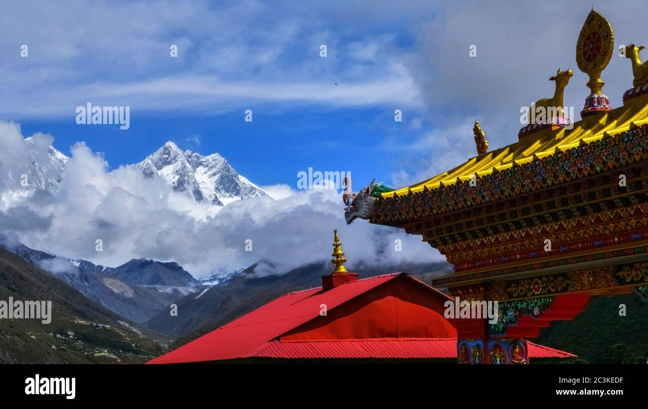 Mount Everest summit view from Tengboche monastery roof Stock Photo - Alamy