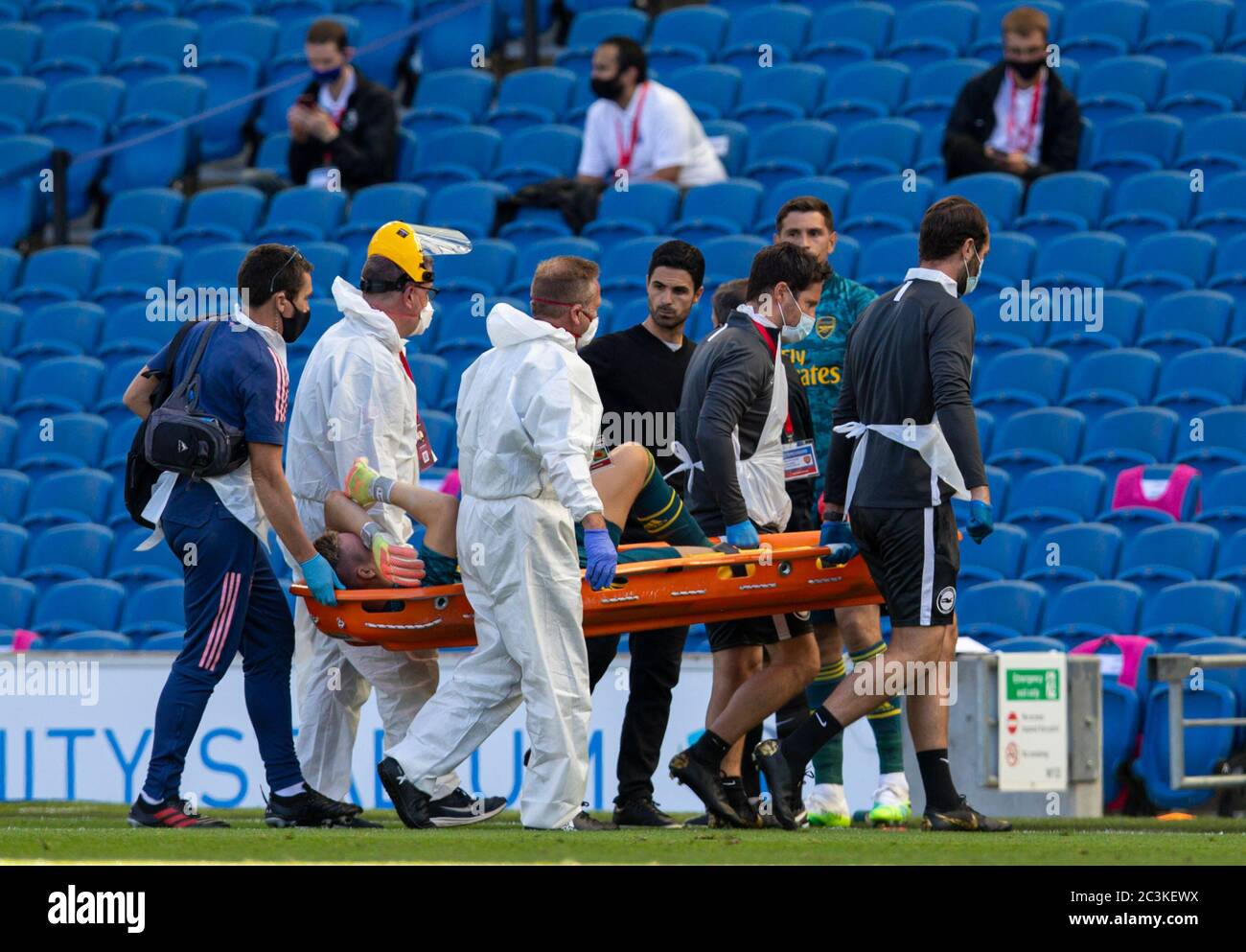 Is carried off on a stretcher hi-res stock photography and images - Alamy