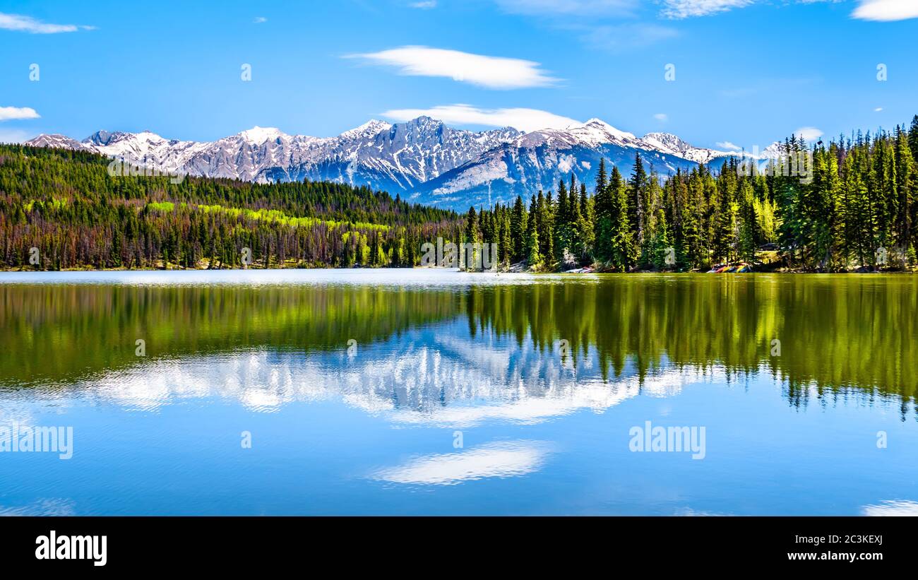 Reflection of the Colin Mountain Range in Pyramid Lake in Jasper ...