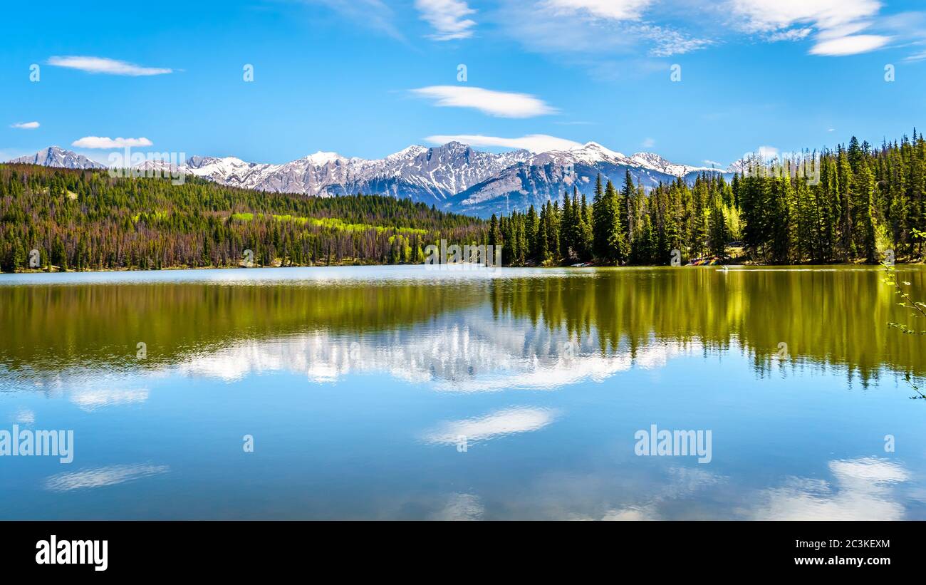 Reflection of the Colin Mountain Range in Pyramid Lake in Jasper ...