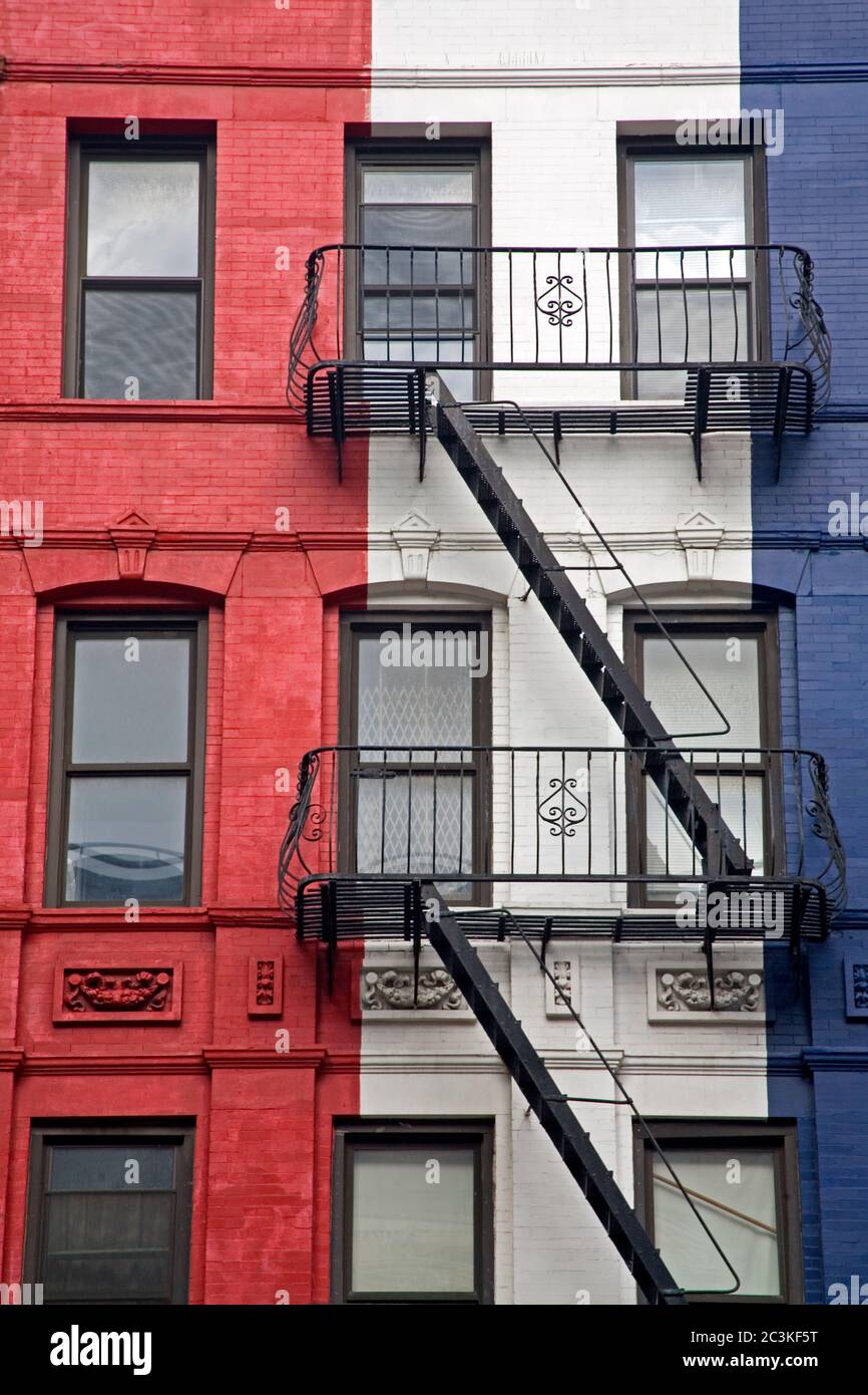American Flag colors on building, 42 Street, Midtown Manhattan, New ...