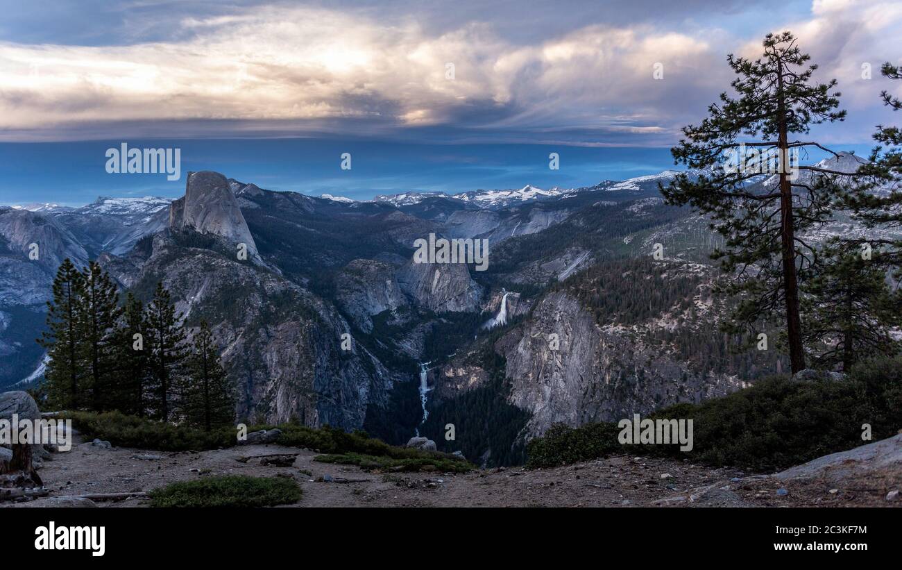 Northern yosemite peaks sierra hi-res stock photography and images - Alamy