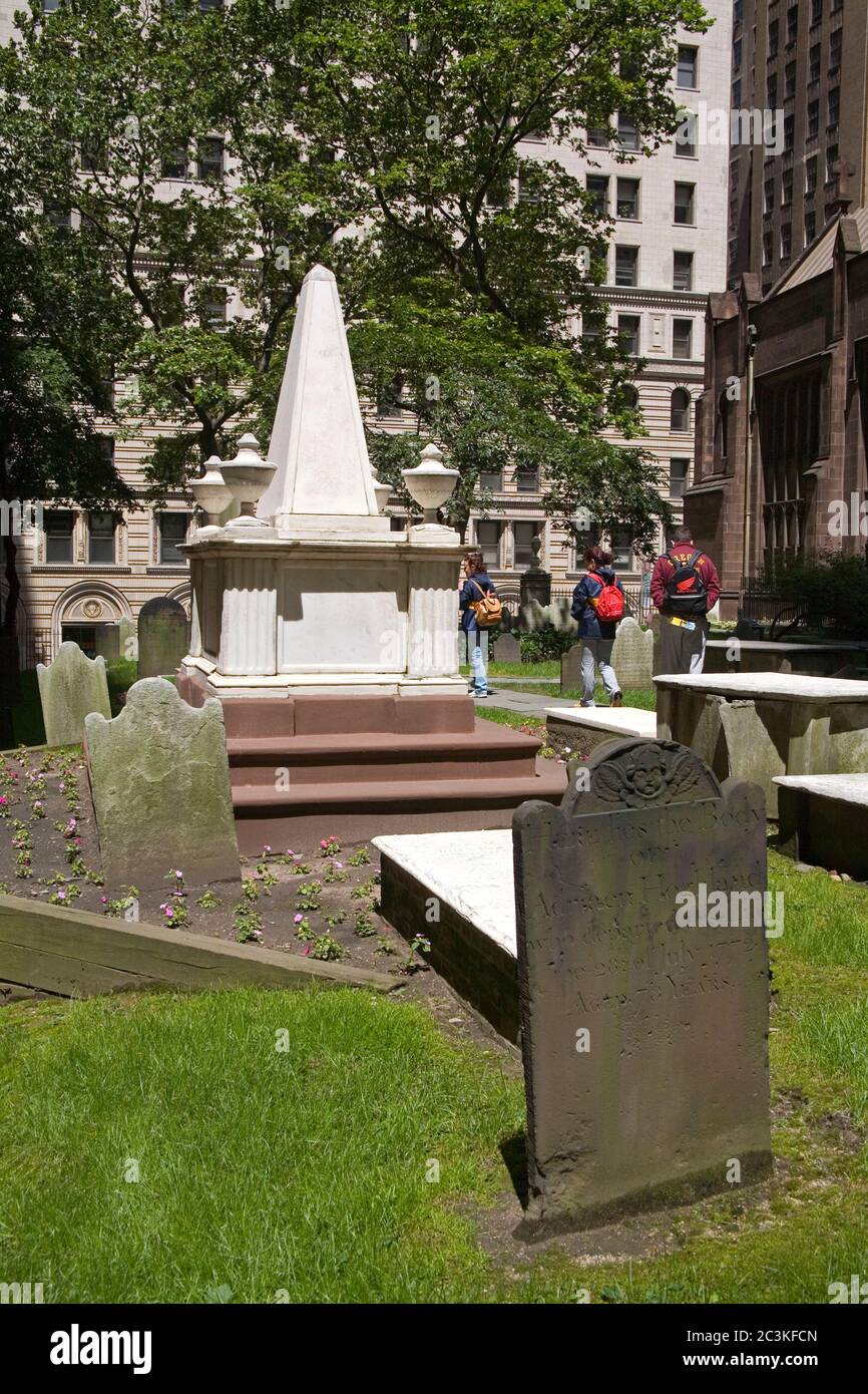 President Alexander Hamilton's Grave, Trinity Church, Lower Manhattan ...
