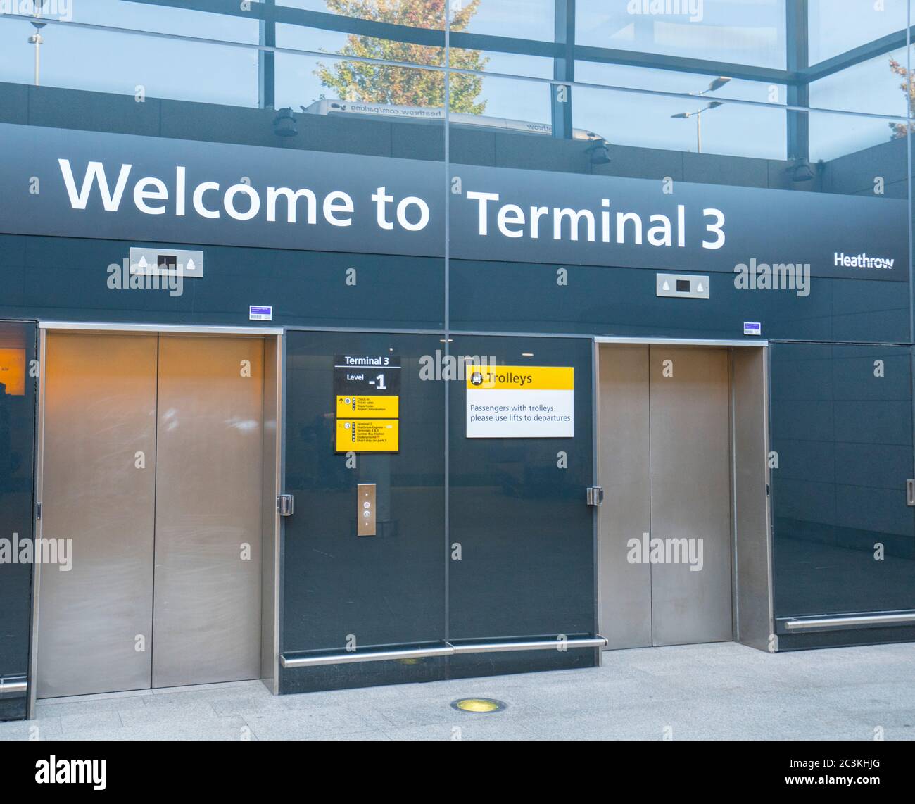 Welcome to terminal 3 hi-res stock photography and images - Alamy