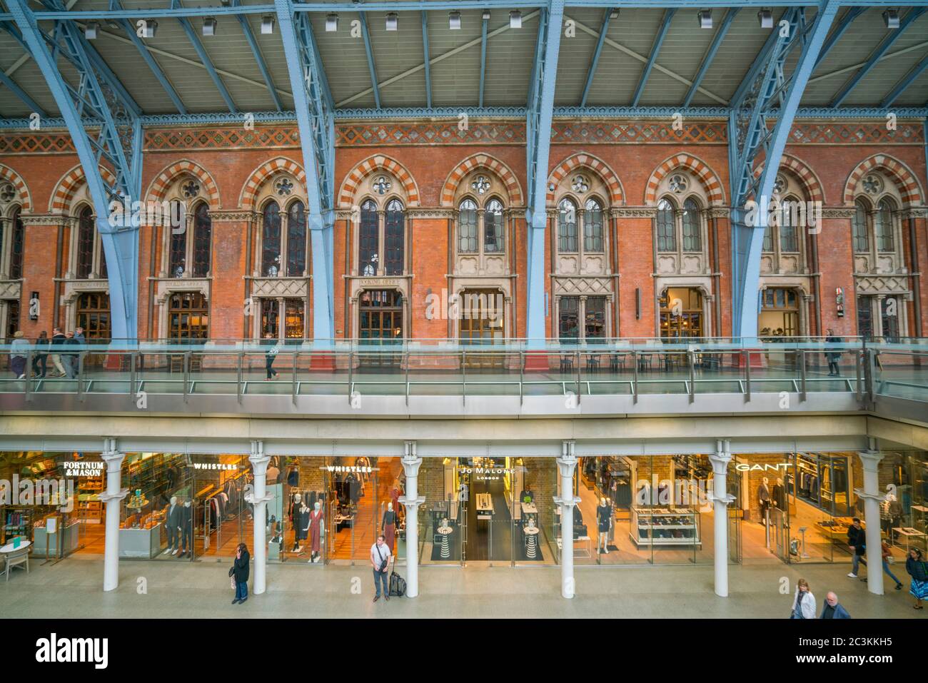 The architecture of London St. Pancras International railway station ...