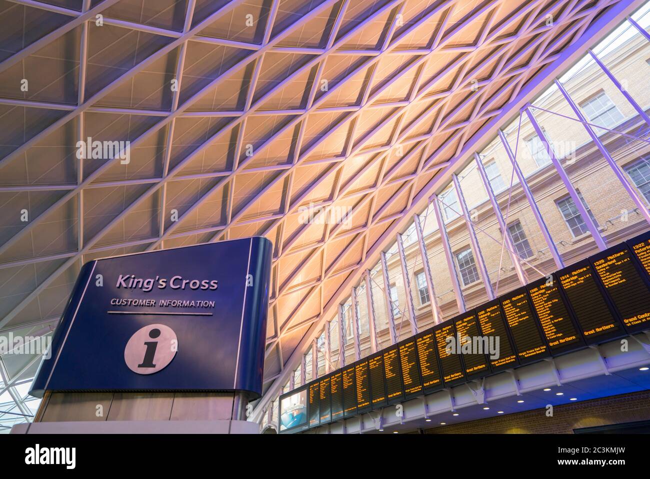 Traffic lights kings cross london hi-res stock photography and images ...