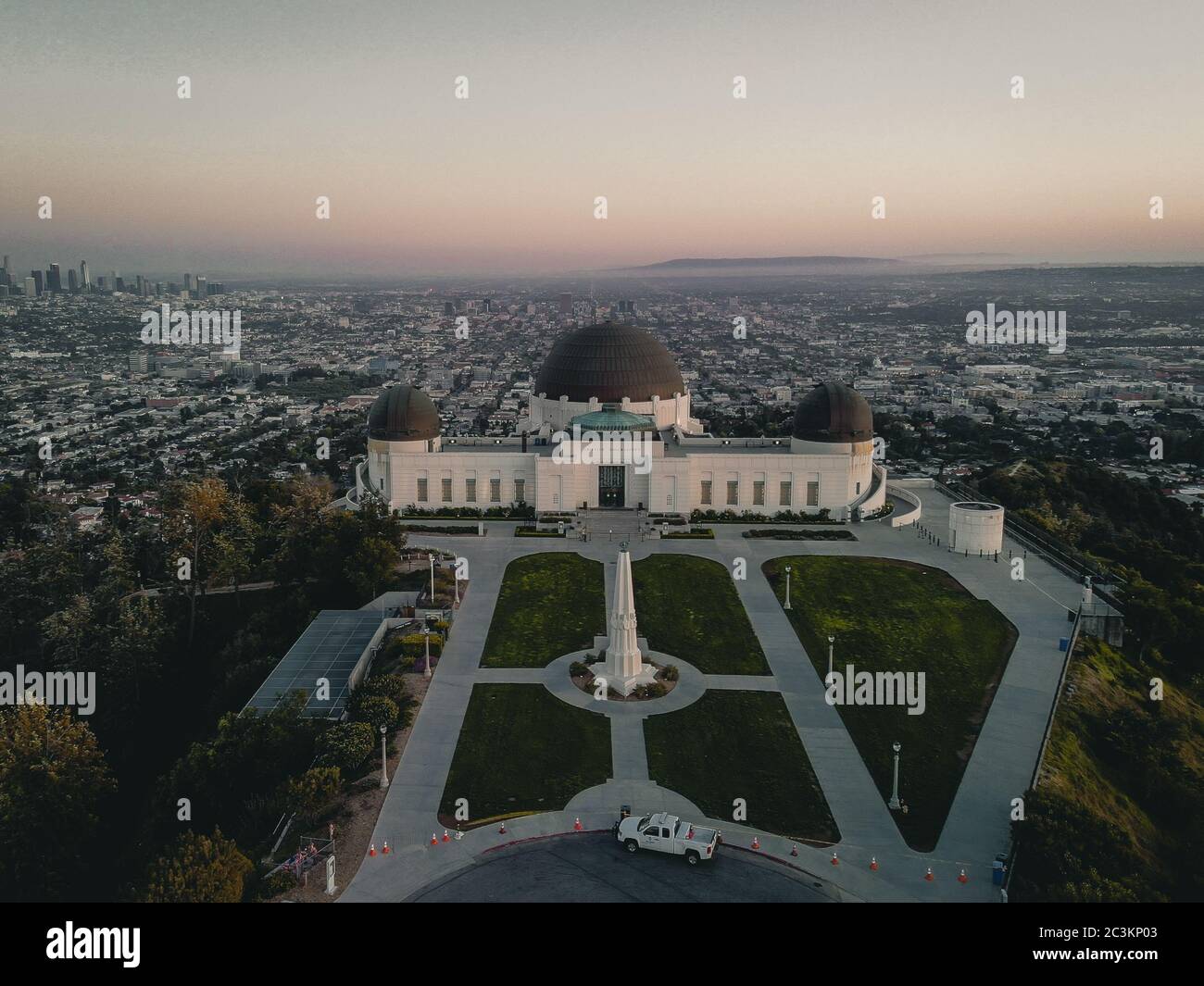 Los angeles griffith observatory trail hi-res stock photography and ...
