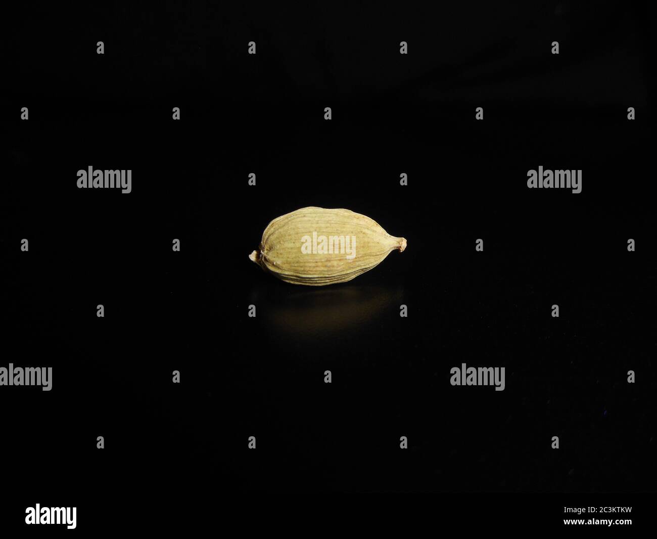 Black cardamom cardamom hi-res stock photography and images - Alamy