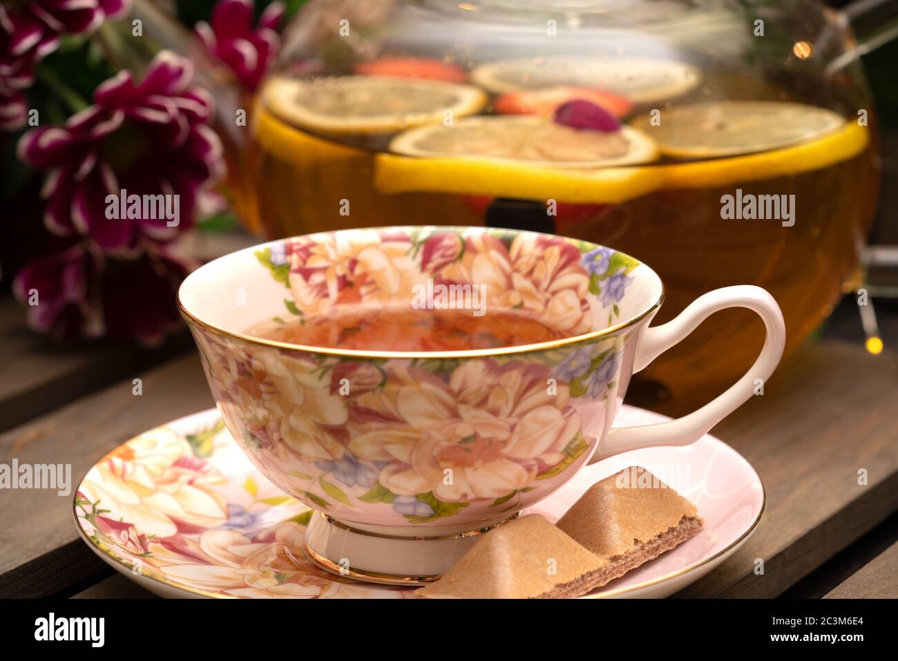 Black tea in pretty porcelain tea cups Stock Photo - Alamy