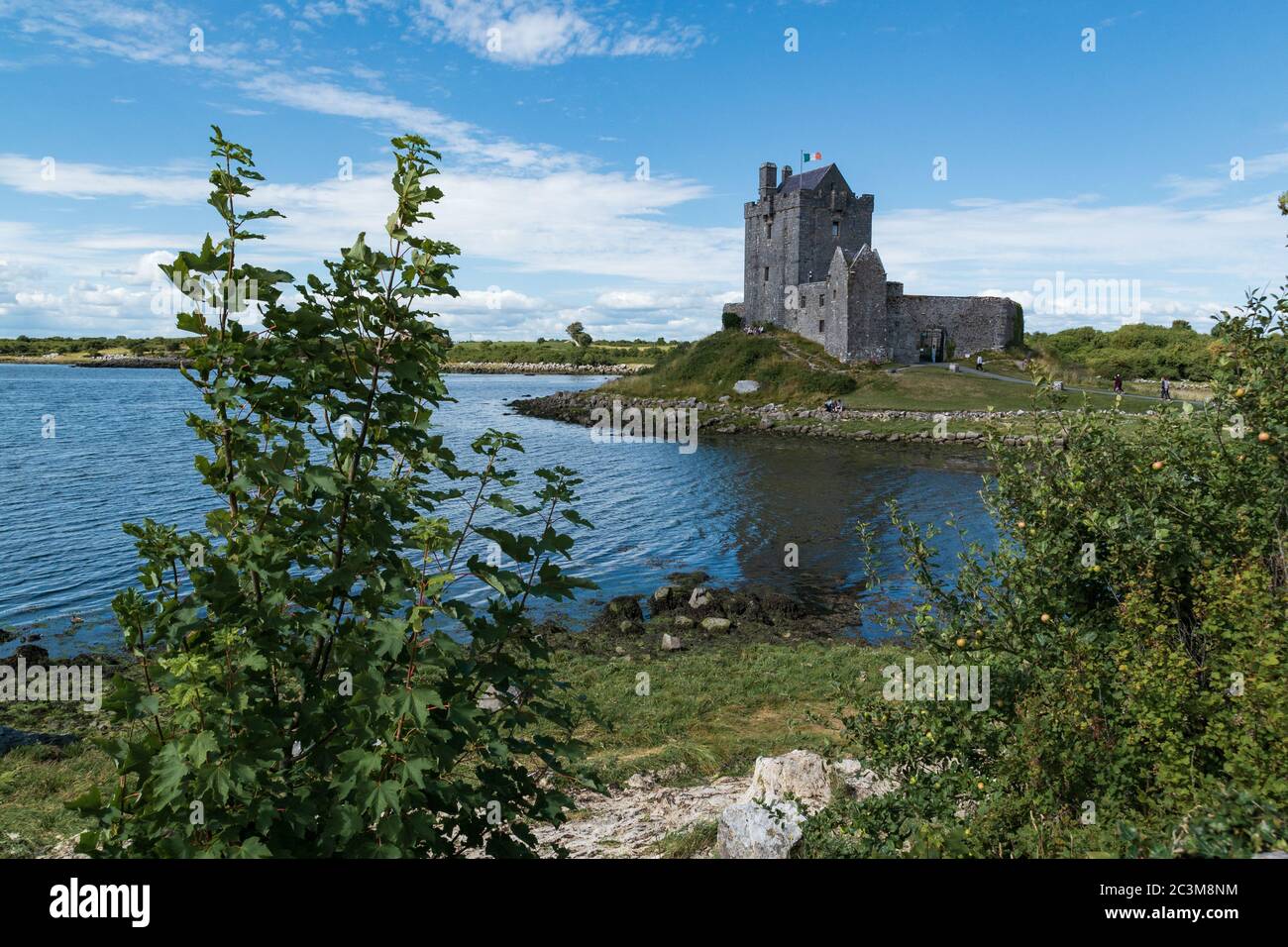 Castle irish 16th century hi-res stock photography and images - Alamy