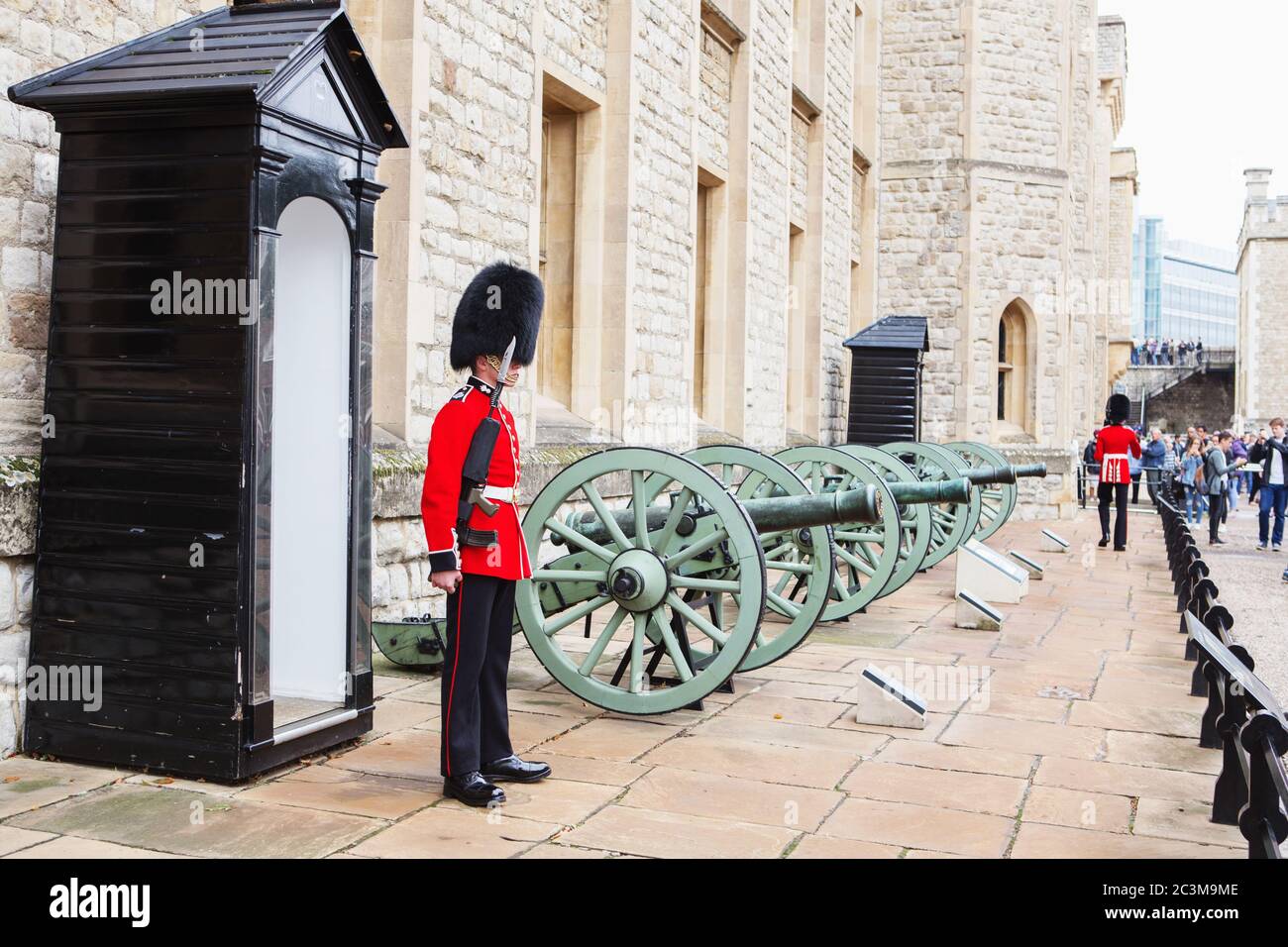 LONDON, UNITED KINGDOM - AUGUST 21, 2017 : Royal Guard at Tower of ...