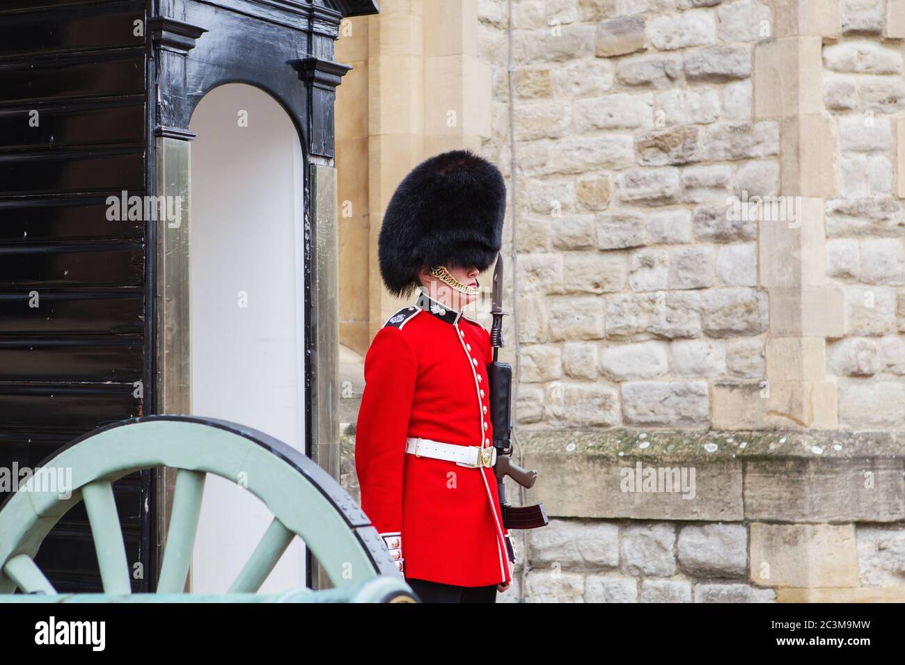 LONDON, UNITED KINGDOM - AUGUST 21, 2017 : Royal Guard at Tower of ...