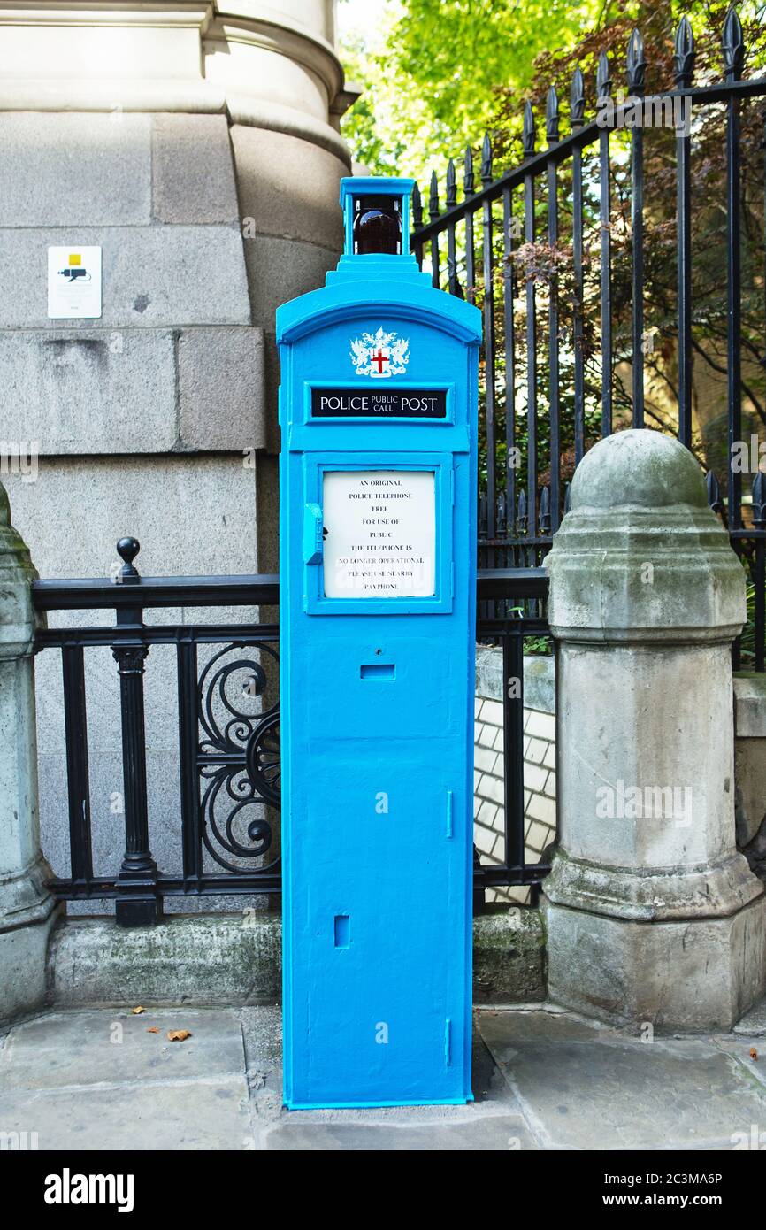 Blue post office telephone box hi-res stock photography and images - Alamy