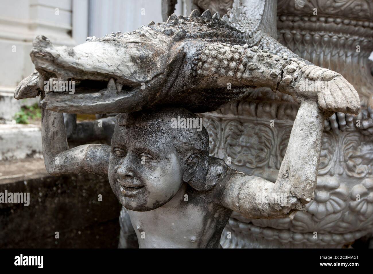 Crocodile statue hi-res stock photography and images - Alamy