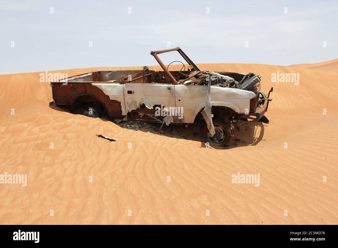 Off road vehicle damage desert hi-res stock photography and images - Alamy