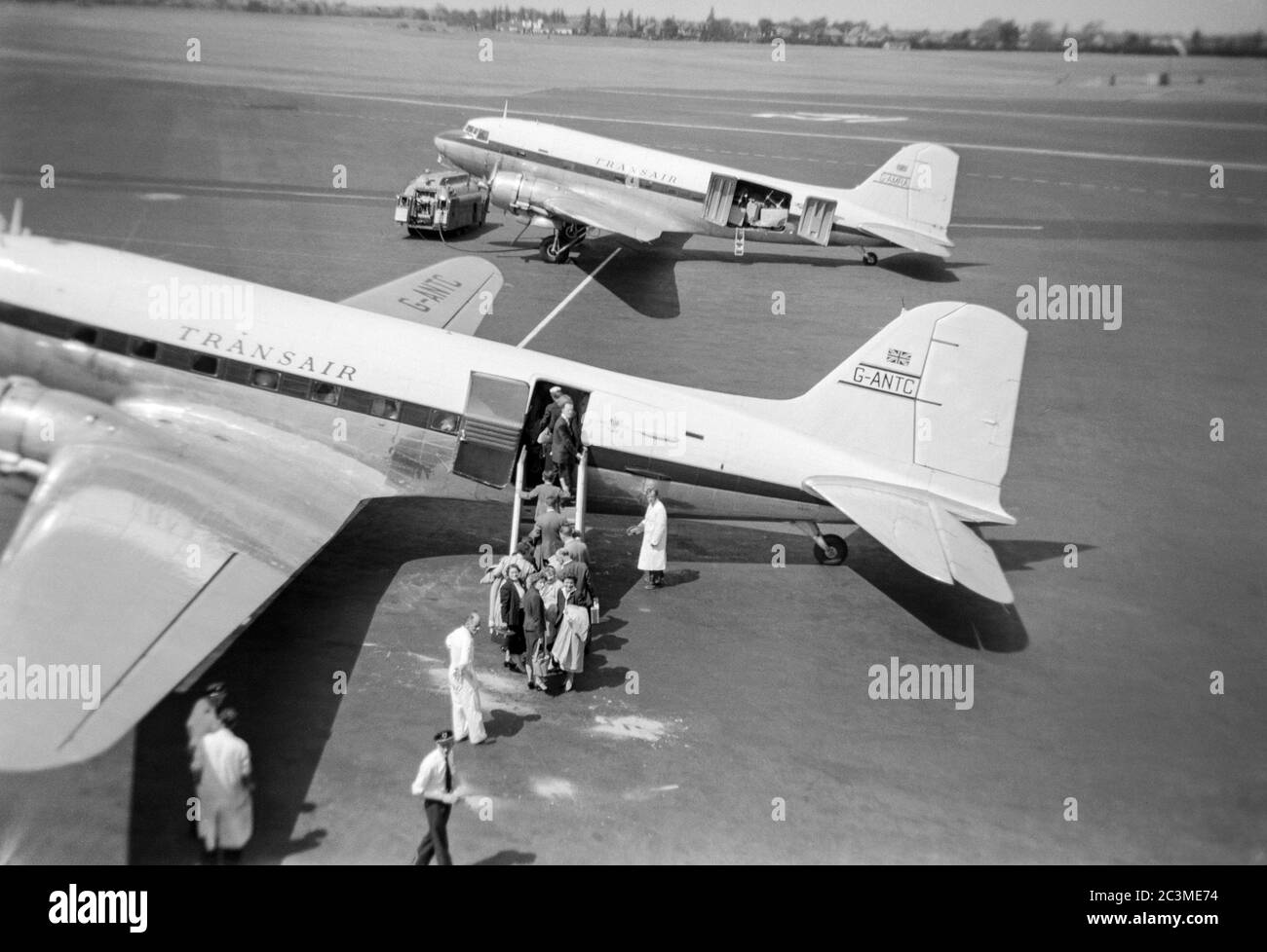 Similar people Black and White Stock Photos & Images - Alamy