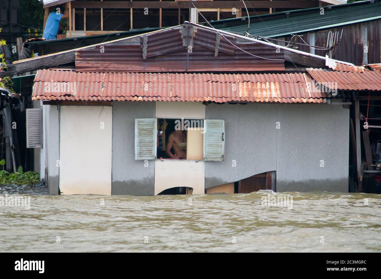 BANGKOK, THAILAND - OCTOBER 17: Flooded community along Chao Praya ...