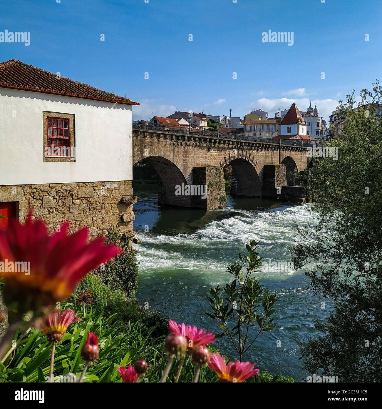 Ponte de Barcelos (Barcelos Medieval Bridge Stock Photo - Alamy
