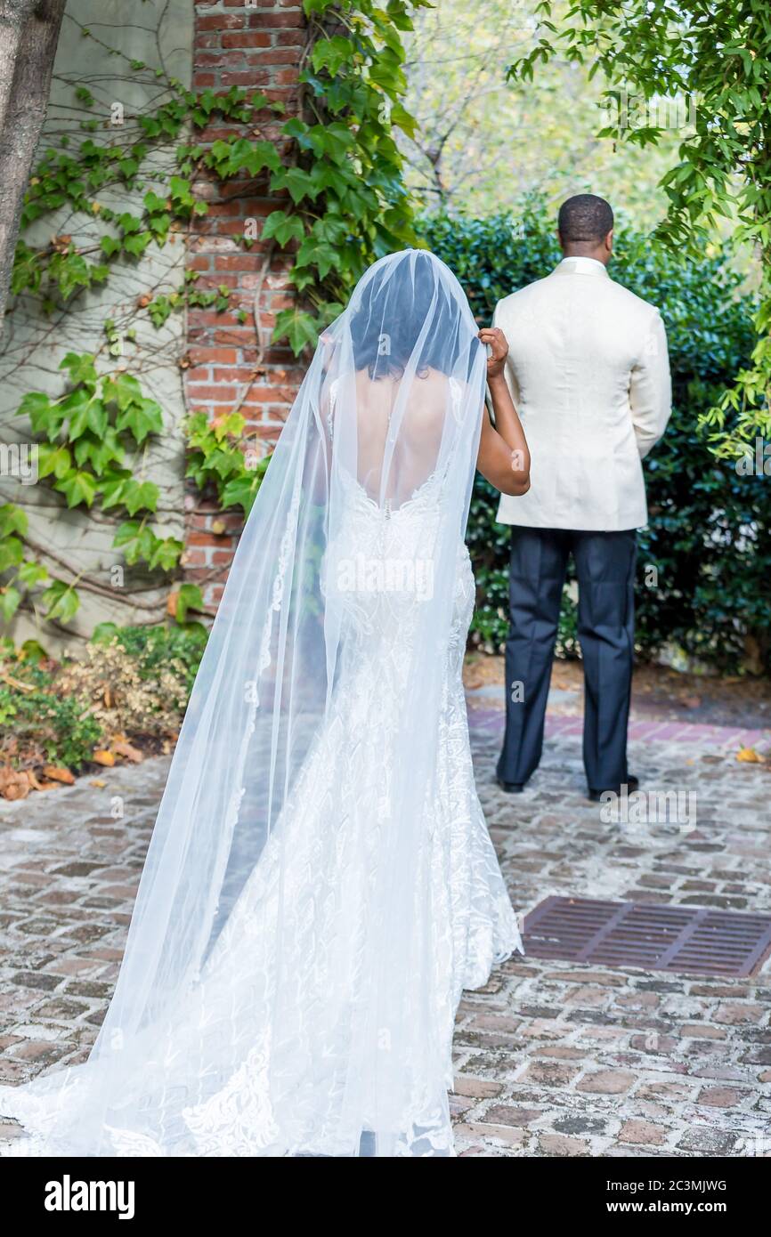 Vertical behind shot bride hi-res stock photography and images - Alamy