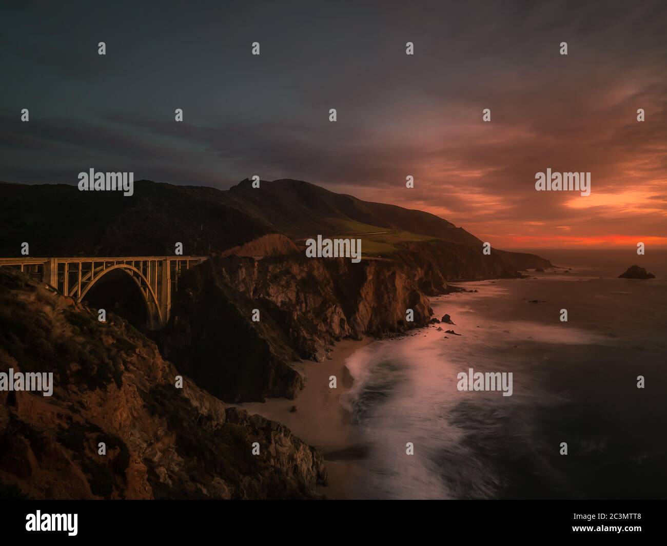 Picturesque view of the coast and the Bixby Creek Arch Bridge in ...
